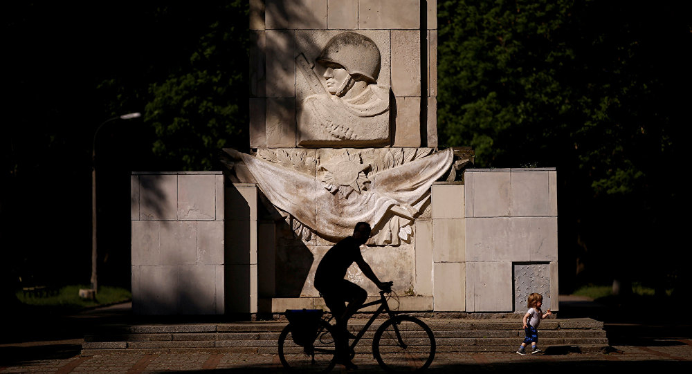 Drag away the statues :: Jeff Jacoby